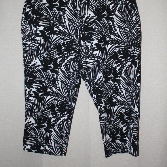 Lane Bryant | Pants & Jumpsuits | Lane Bryant Bw Palm Leaf Stretch ...